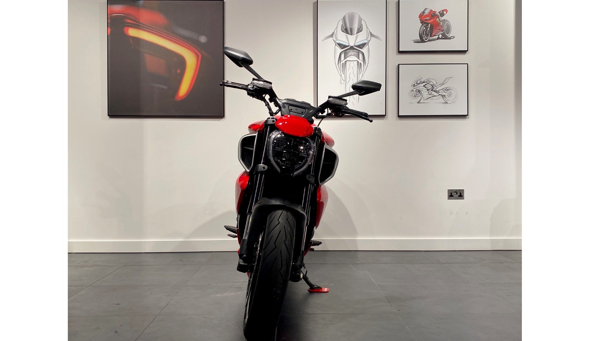 Ducati London - A Ducati Dealer