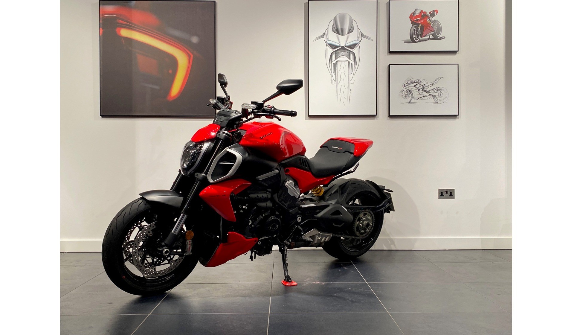 Ducati London - A Ducati Dealer